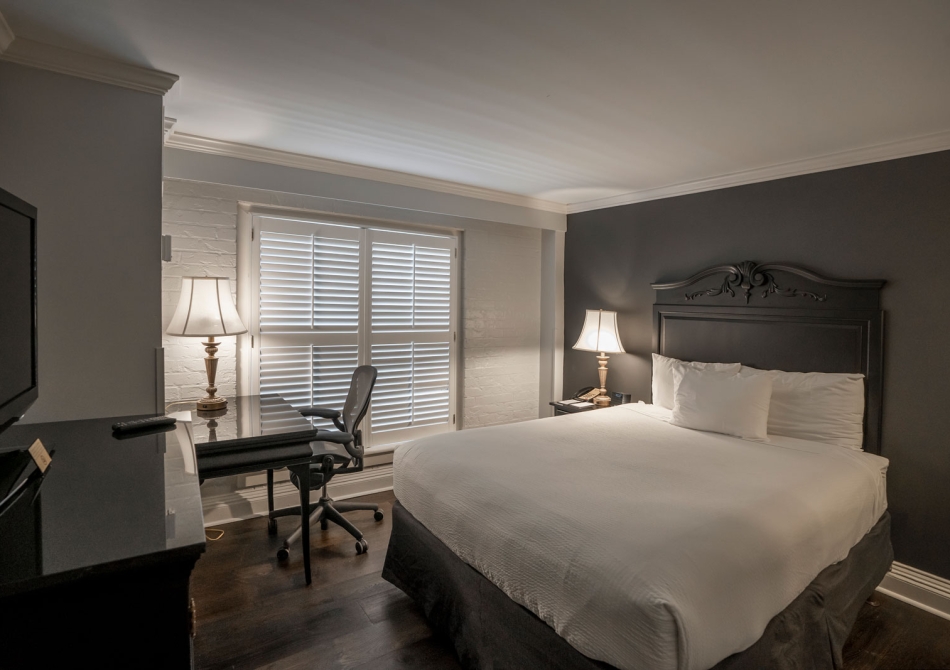 St. Ann Queen - Bourbon Orleans Hotel