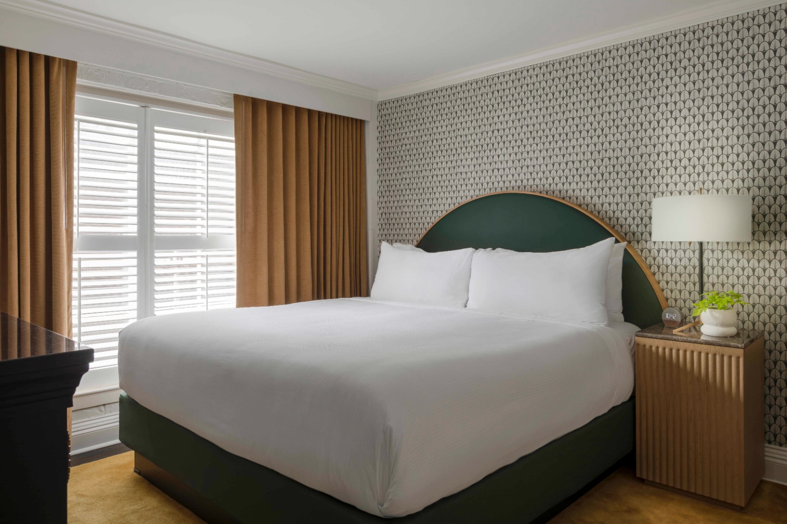 St. Ann Petite King | Bourbon Orleans Hotel